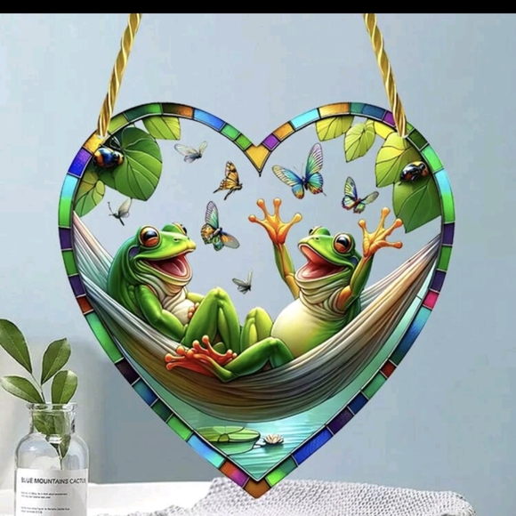 None | Accents | Frogs Heart Shaped Suncatcher 775 | Poshmark